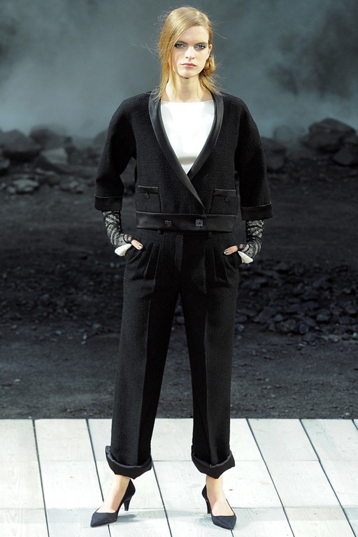 Wearable Trends: Chanel Ready-To-Wear Fall 2011, Paris Fashion Week